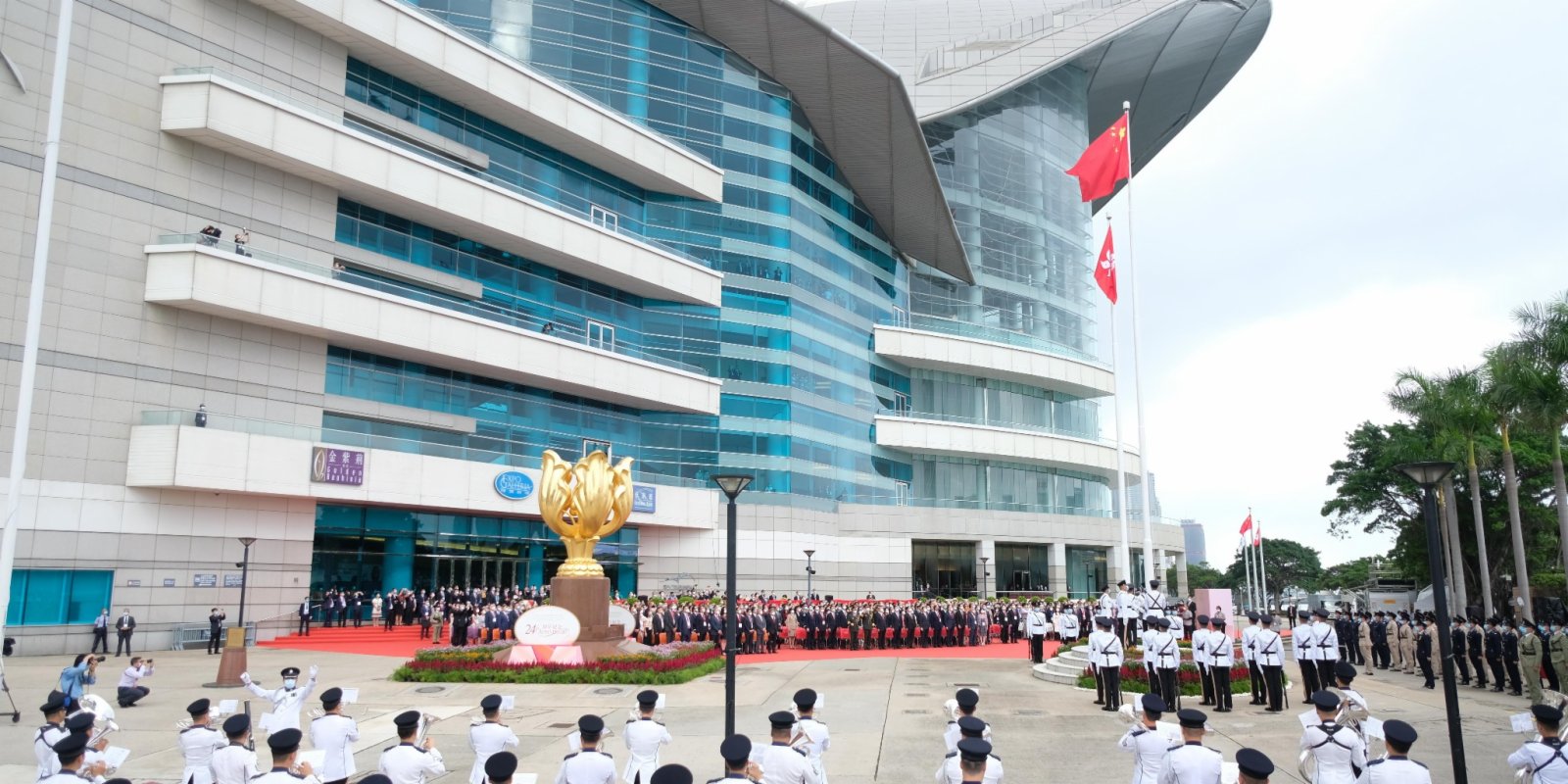 Xi signs order to promulgate outlines on military operations other than war