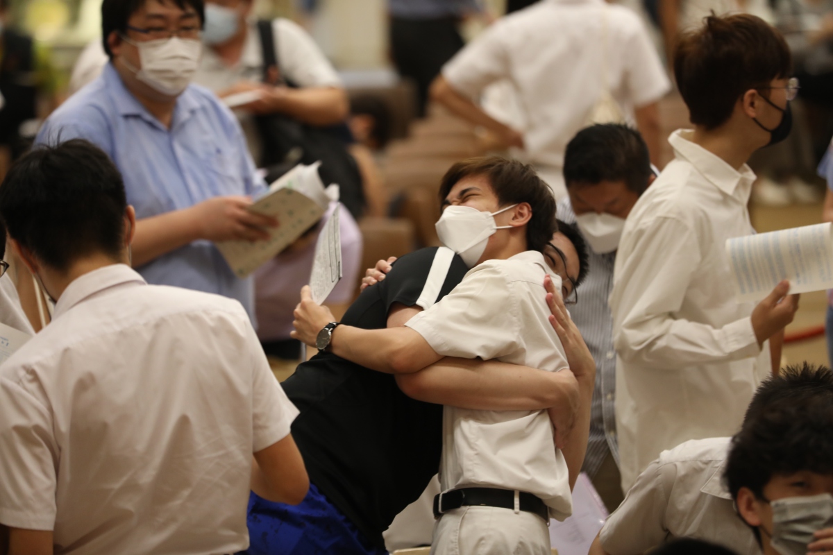 Photos | HKDSE results released: Eight students achieve top scores