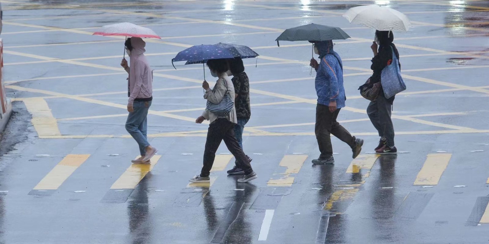 No. 3 typhoon signal to stay in force until at least 6 pm