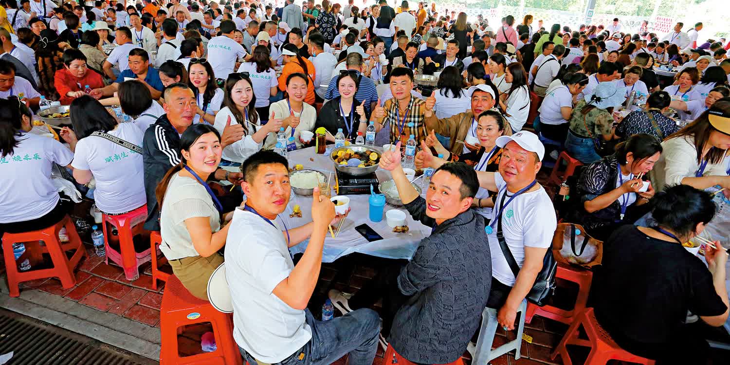 2000-strong mainland China tour group hits HK for two-day trip
