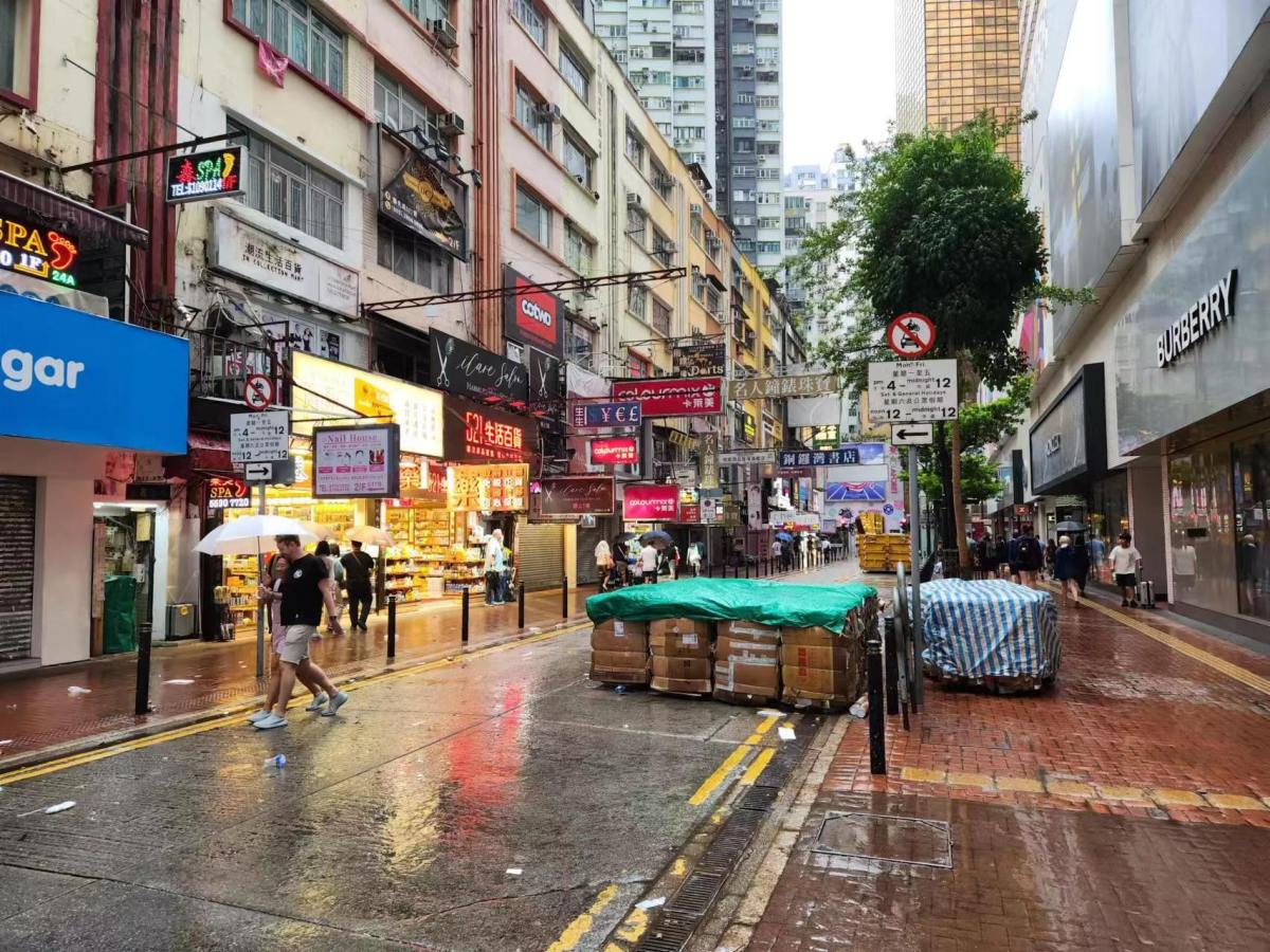 HKO issues first hurricane signal No. 10 since 2018