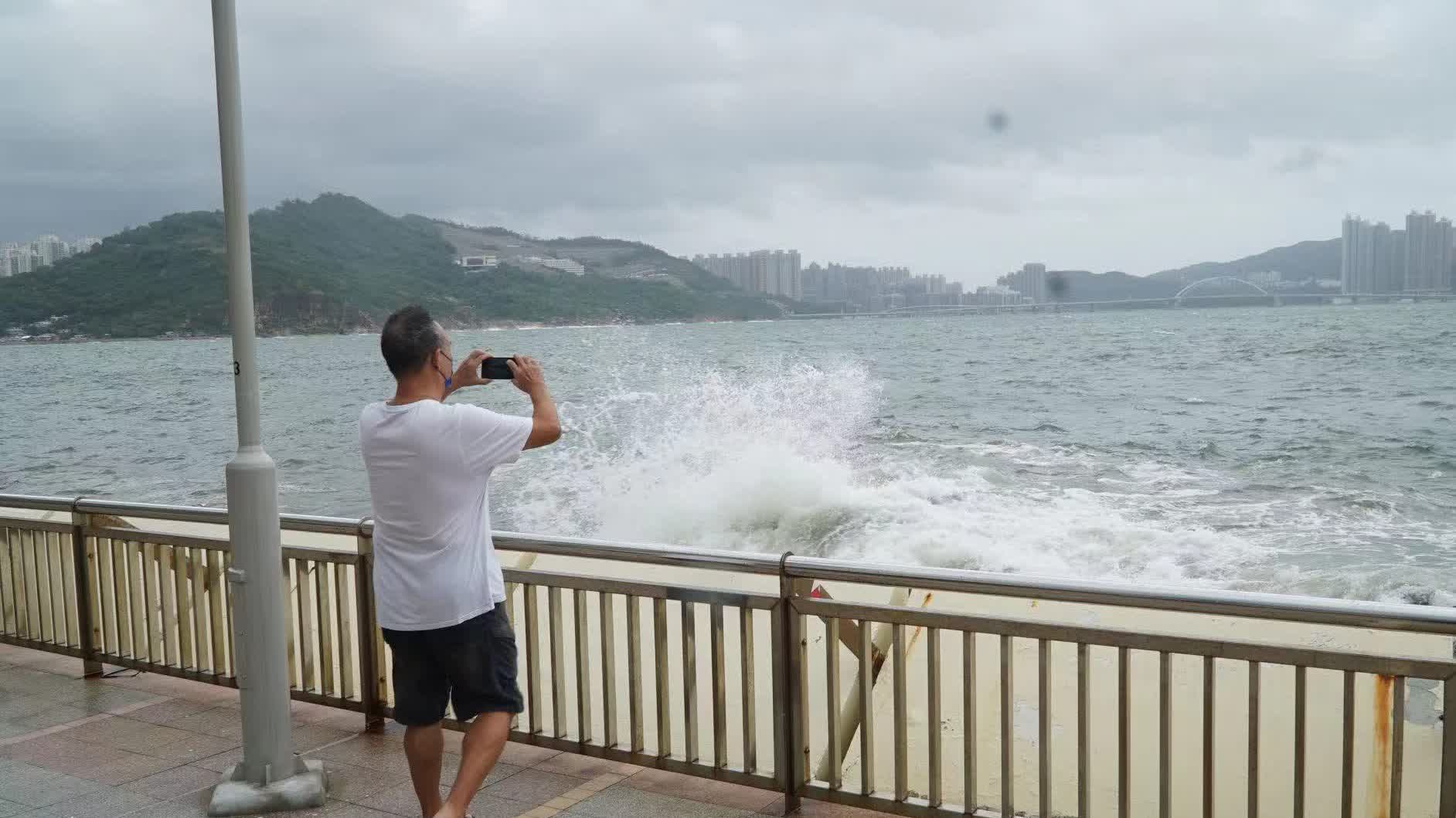 HKO intends to launch strong wind signal No. 3 from 5:00 p.m. to 8:00 p.m
