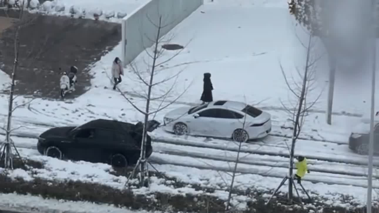 China issues blue alert for blizzards