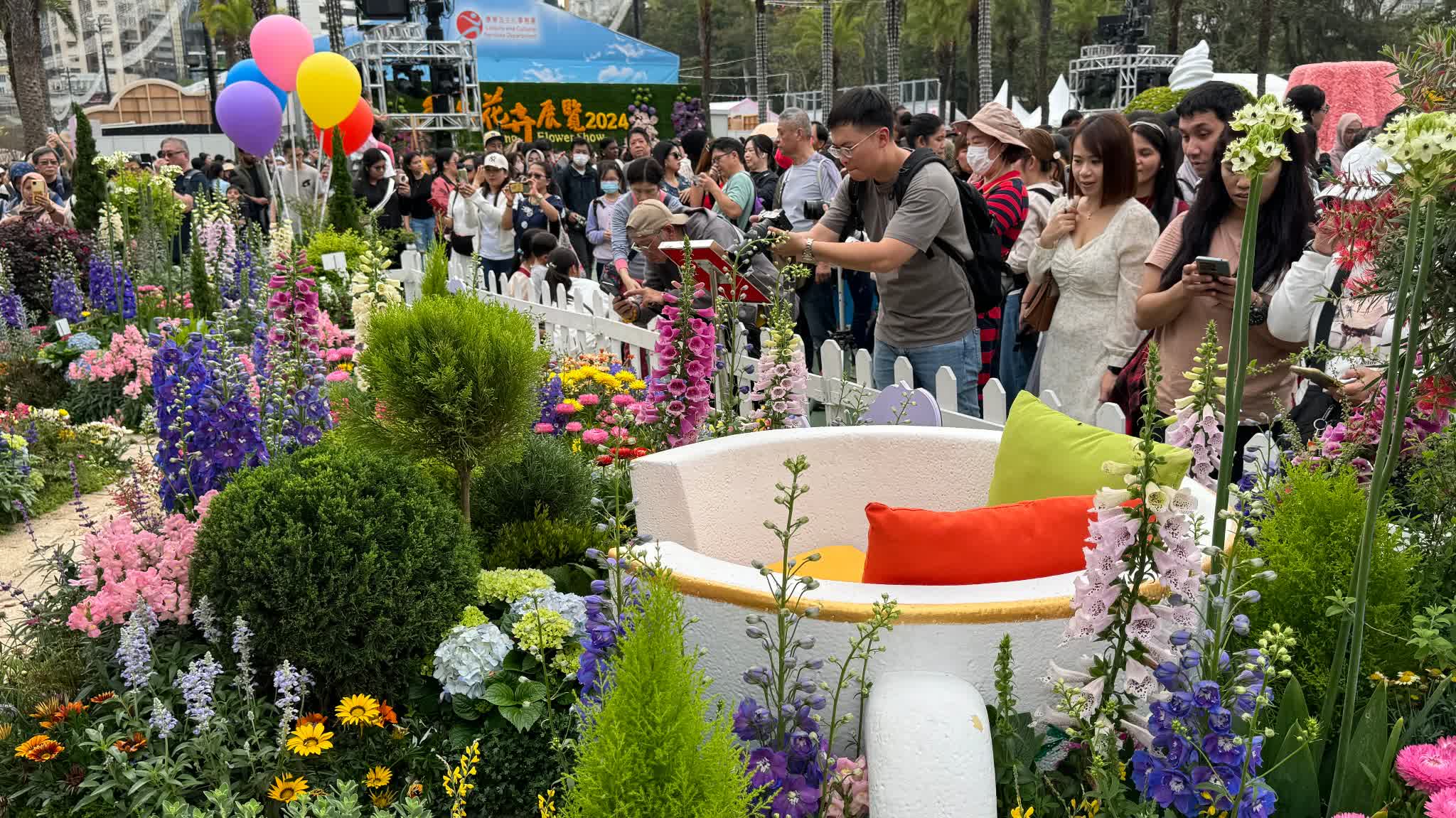 Hong Kong Flower Show's flower distribution activity concludes