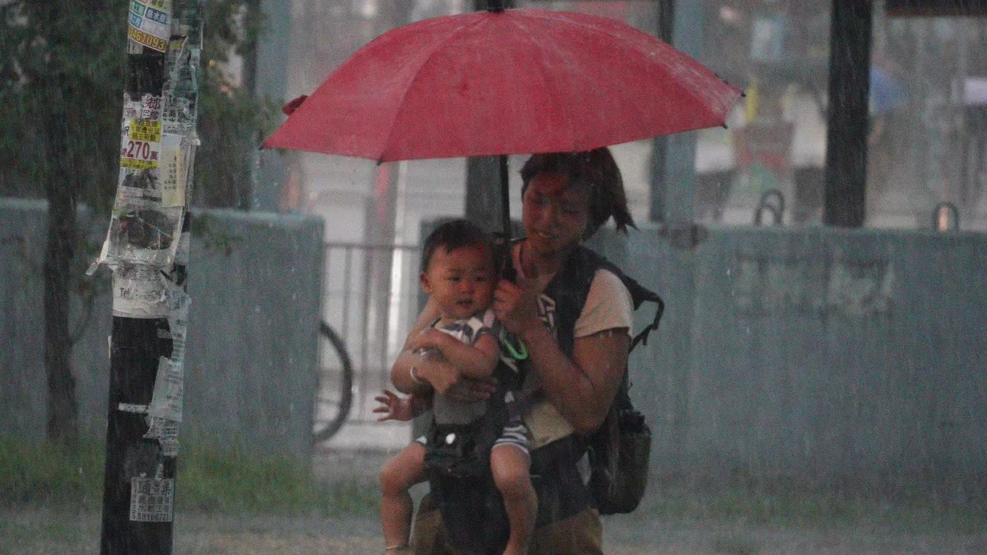 Photos | Amber Rainstorm Warning Signal Special Announcement issued by HKO