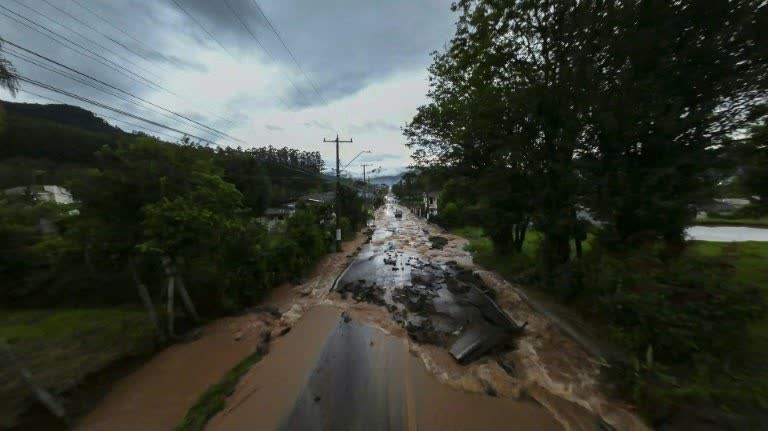 Toll climbs to 10 dead in Brazil storms