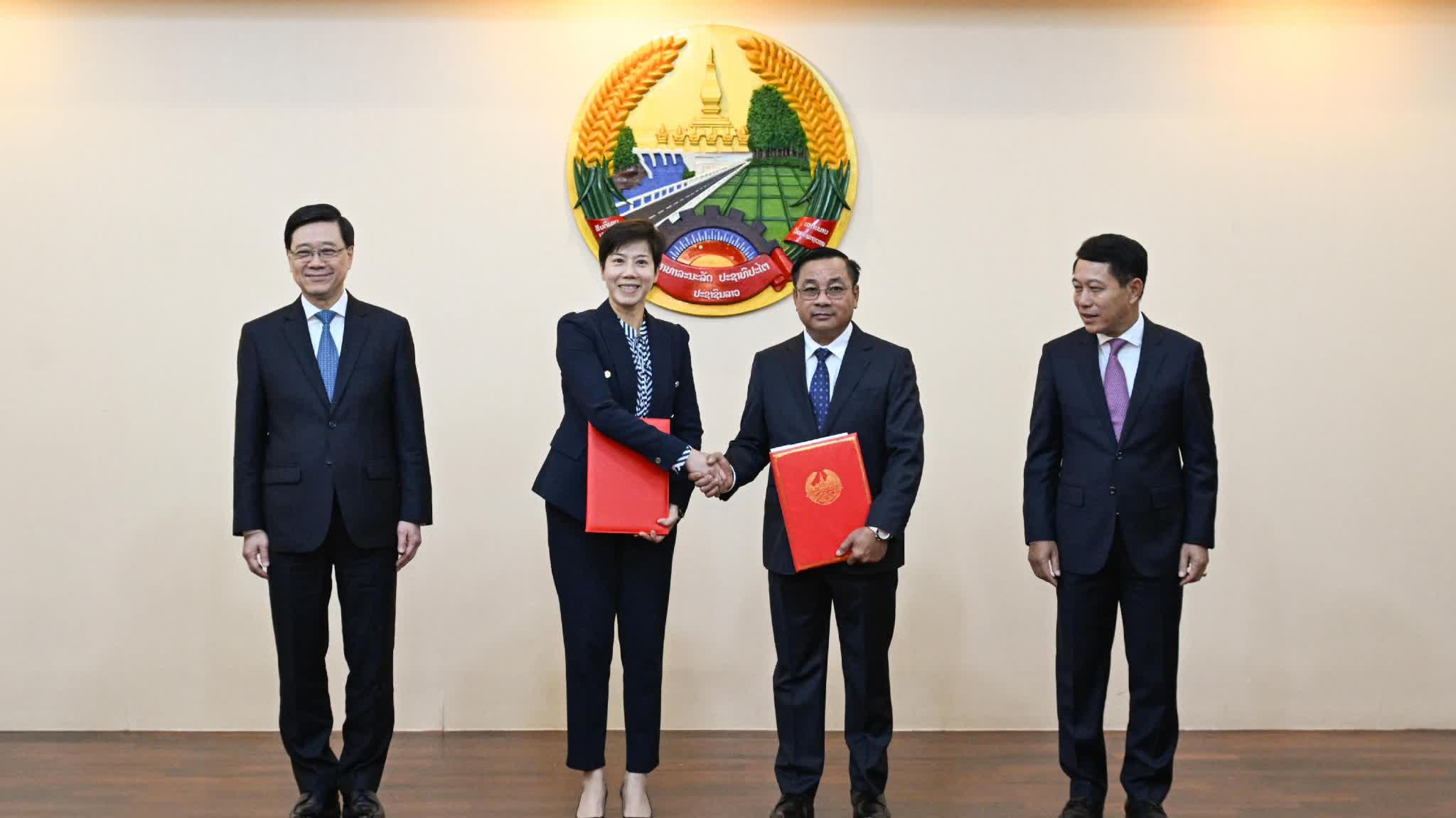 Commissioner of Customs and Excise pays courtesy visit to Director ...