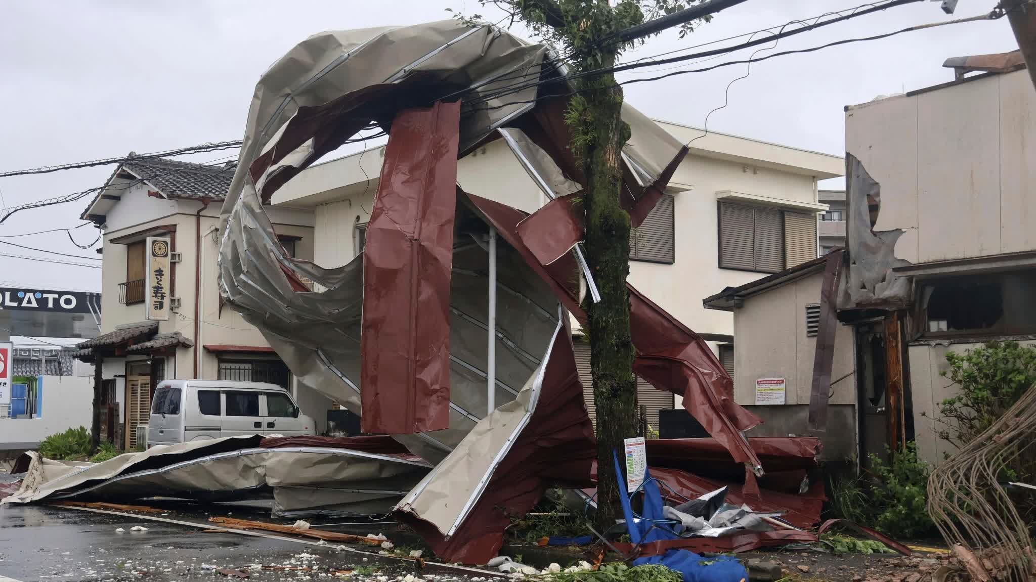 Thunderstorms hit Japan despite Typhoon Shanshan's downgrade