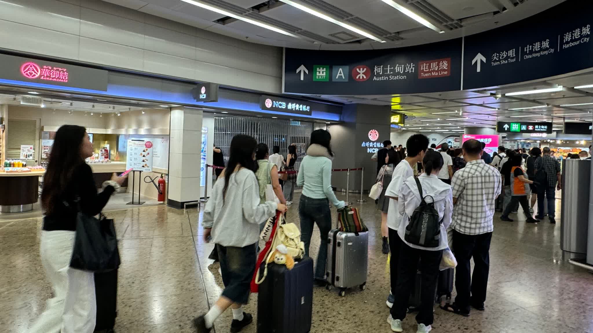 Immigration Department records over 860,000 arrivals & departures on Oct 3