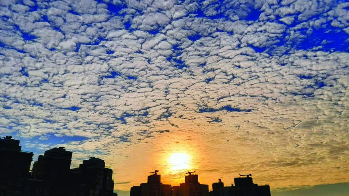 HK sees fragmented clouds known as altocumulus clouds, attracting numerous residents to take photos