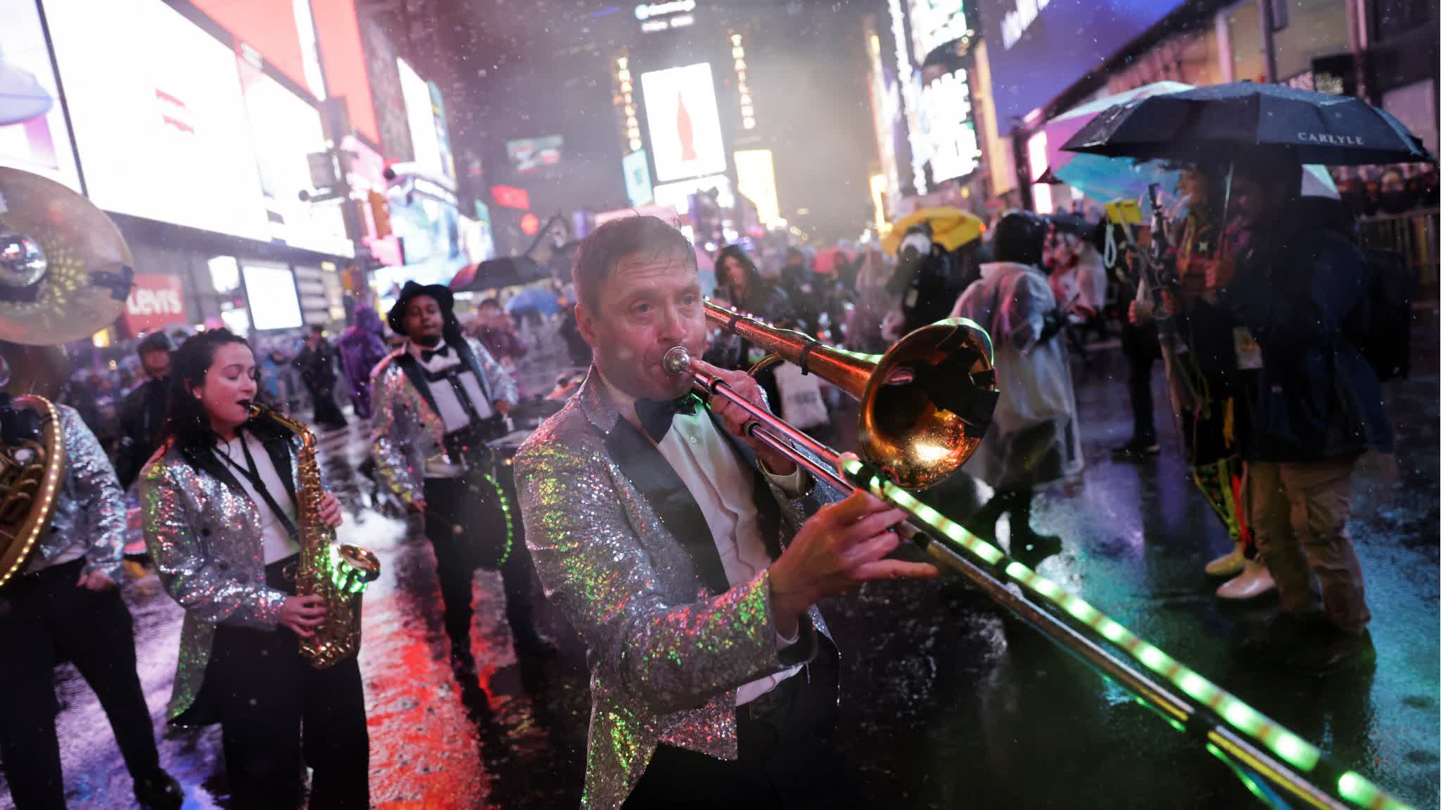 Most Americans plan low-key New Year's Eve, over half doubt 2025 will ...