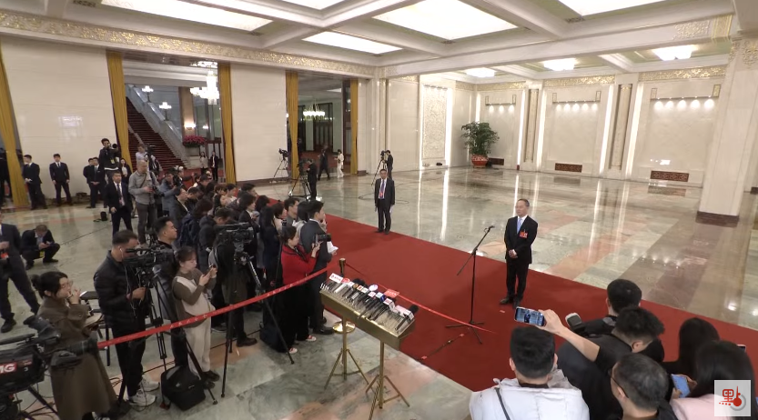 Two Sessions 2025 | TKWW reporter asks NFRA about boosting consumption ...