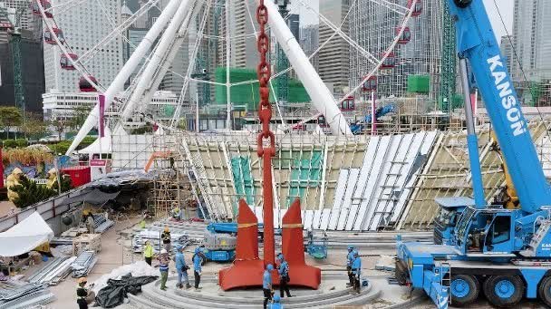 World's largest oil tanker anchor of Seawise Giant arrives at Central