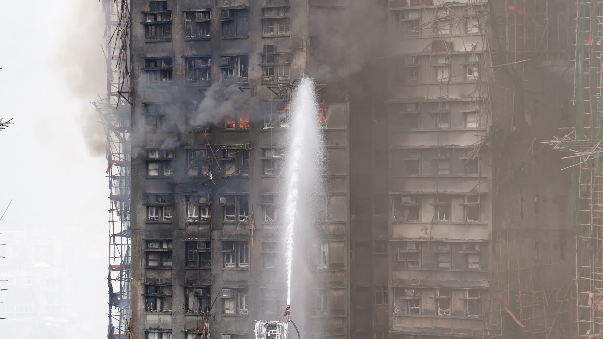 Wang Fuk Court No. 5 fire | Tragic fire claims lives of at least 2 ...